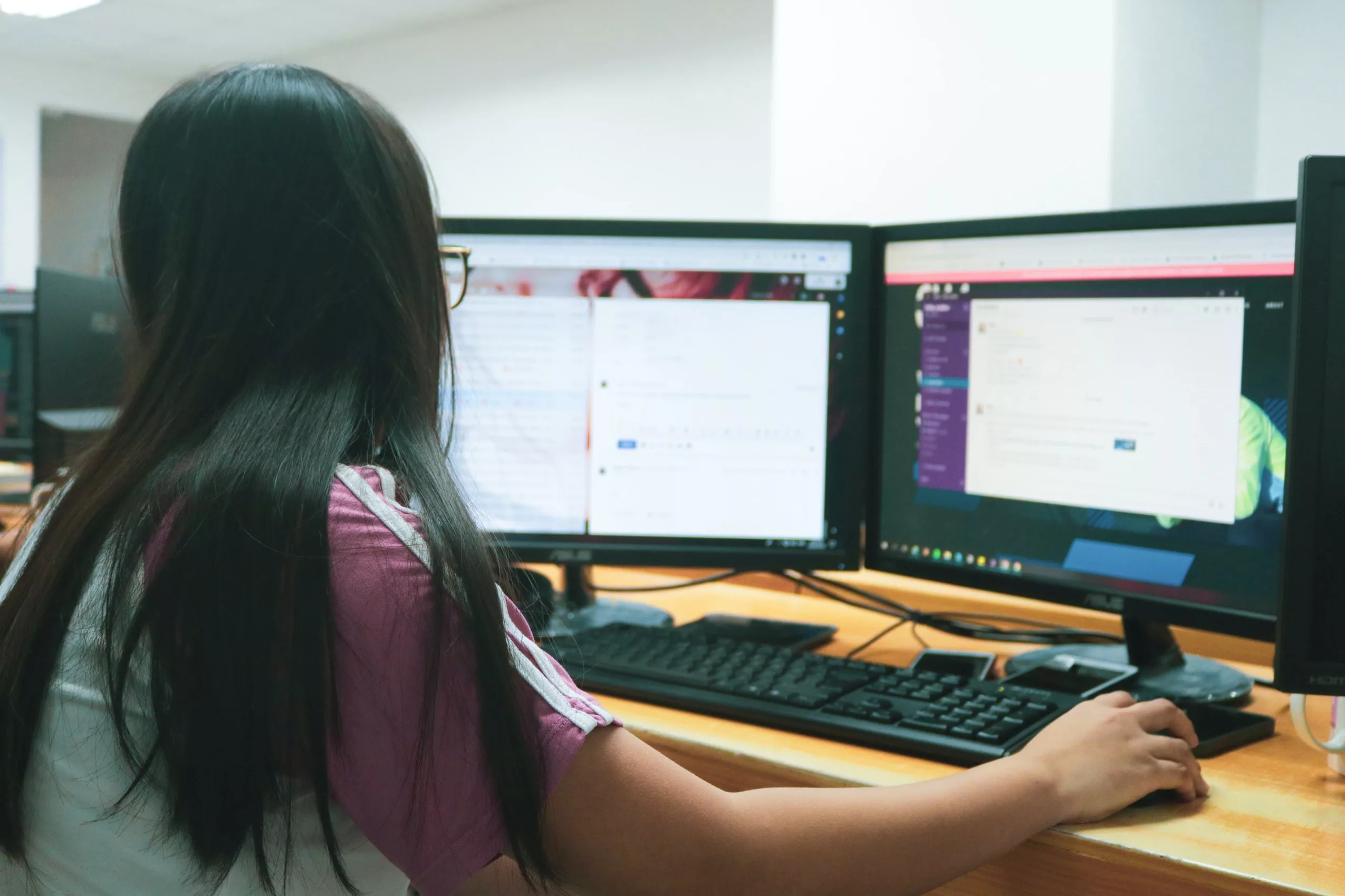 Pros and Cons of Hiring Remote Customer Support